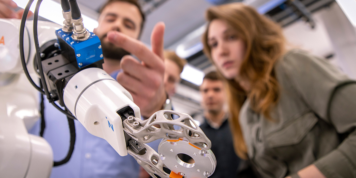 TU Graz und Know-Center starten neuen AI-Kurs