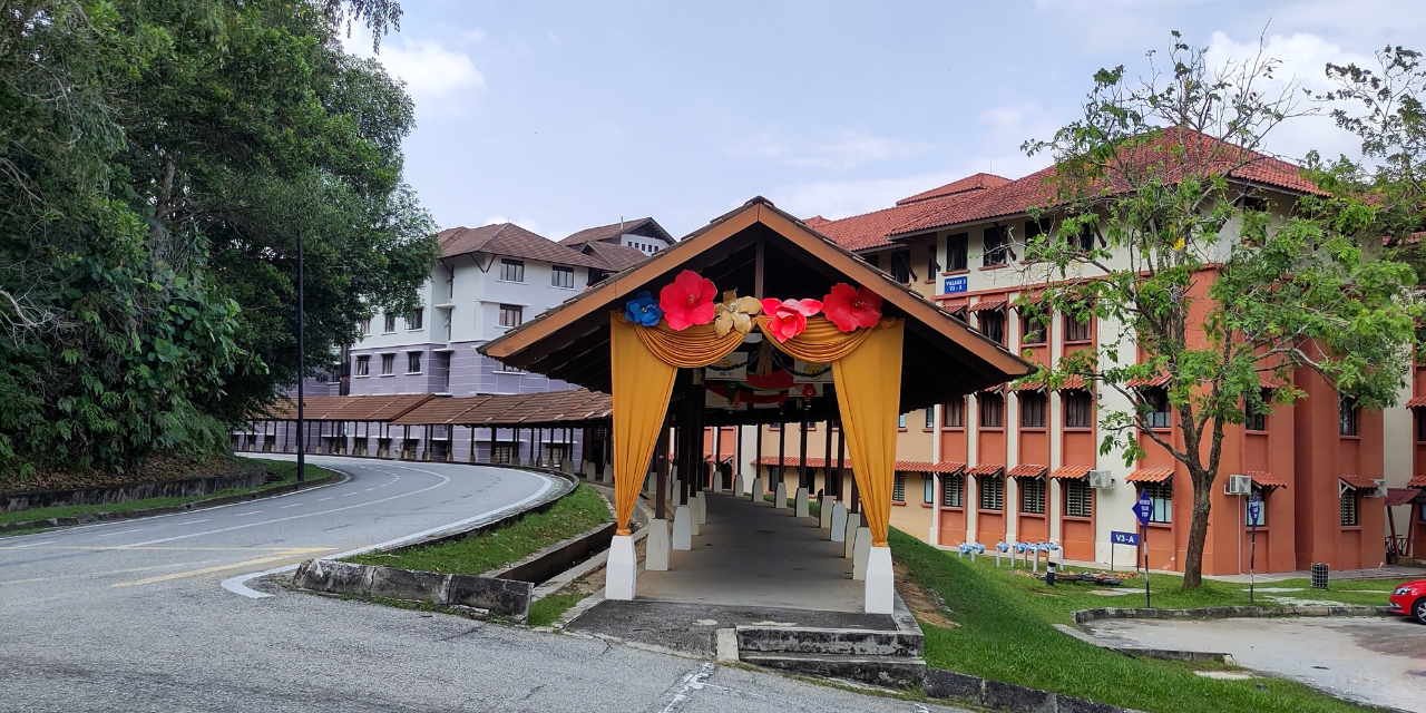 Tips for choosing on- vs. off campus accommodation